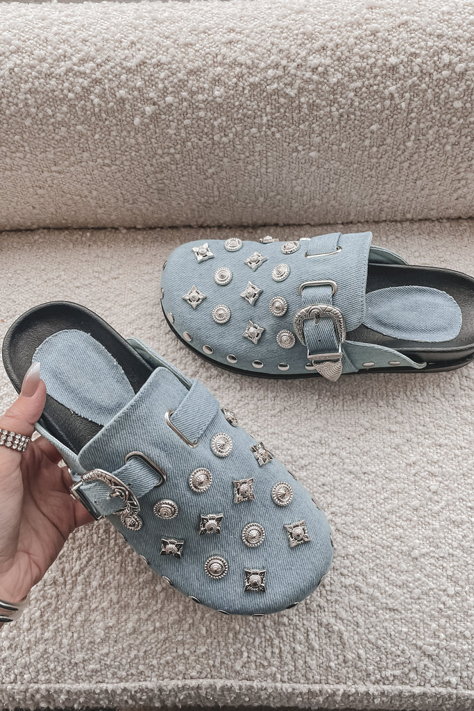 SHOES – Amazing Lace